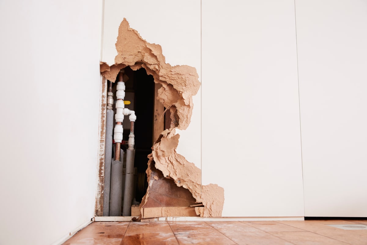 How To Deal With A Burst Pipe - Canadian Guide By Plumbers